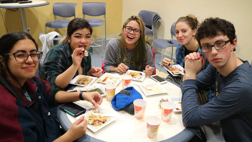 Japanese Circle sponsors sushi-making event – News – Carleton College