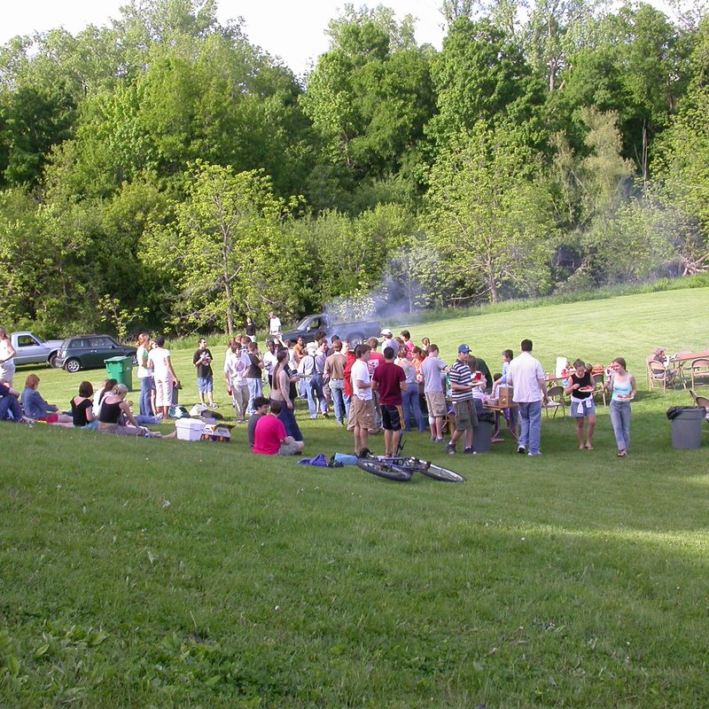 Annual Picnic – Spring 2005 – English – Carleton College